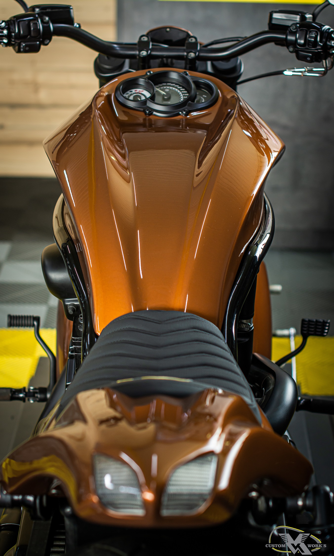 030112_HD V-Rod Goldi – VK CUSTOM WORKS