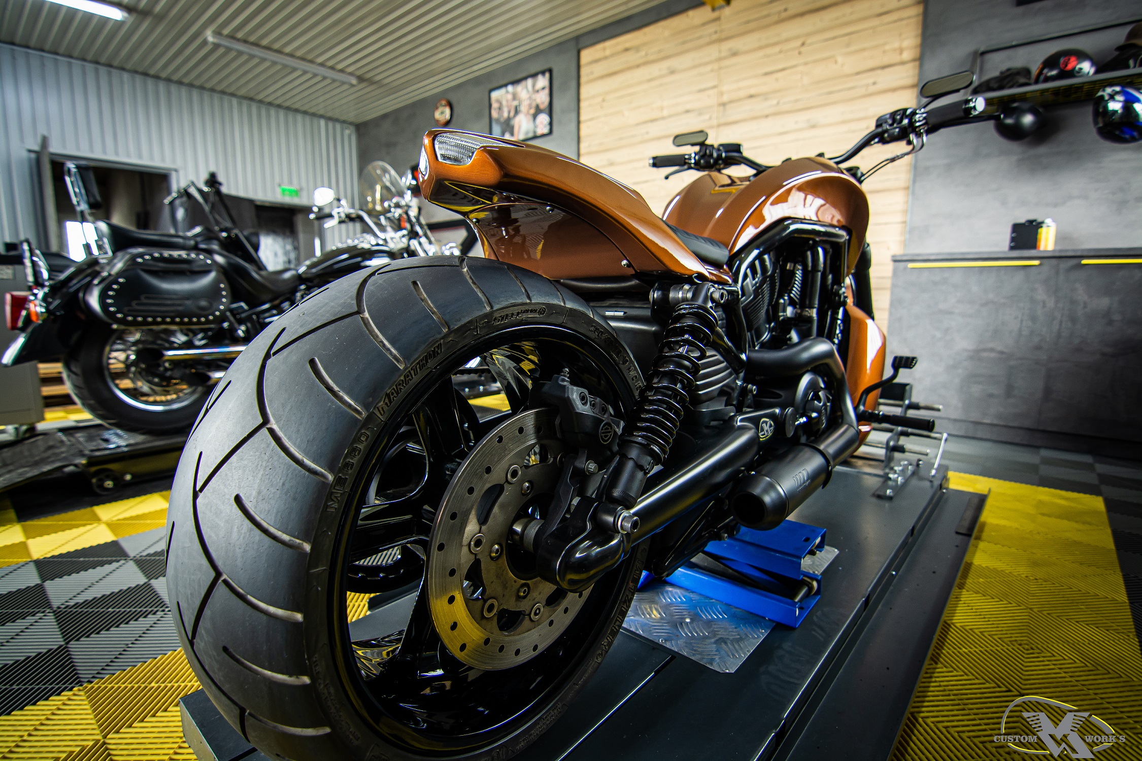 030112_HD V-Rod Goldi – VK CUSTOM WORKS
